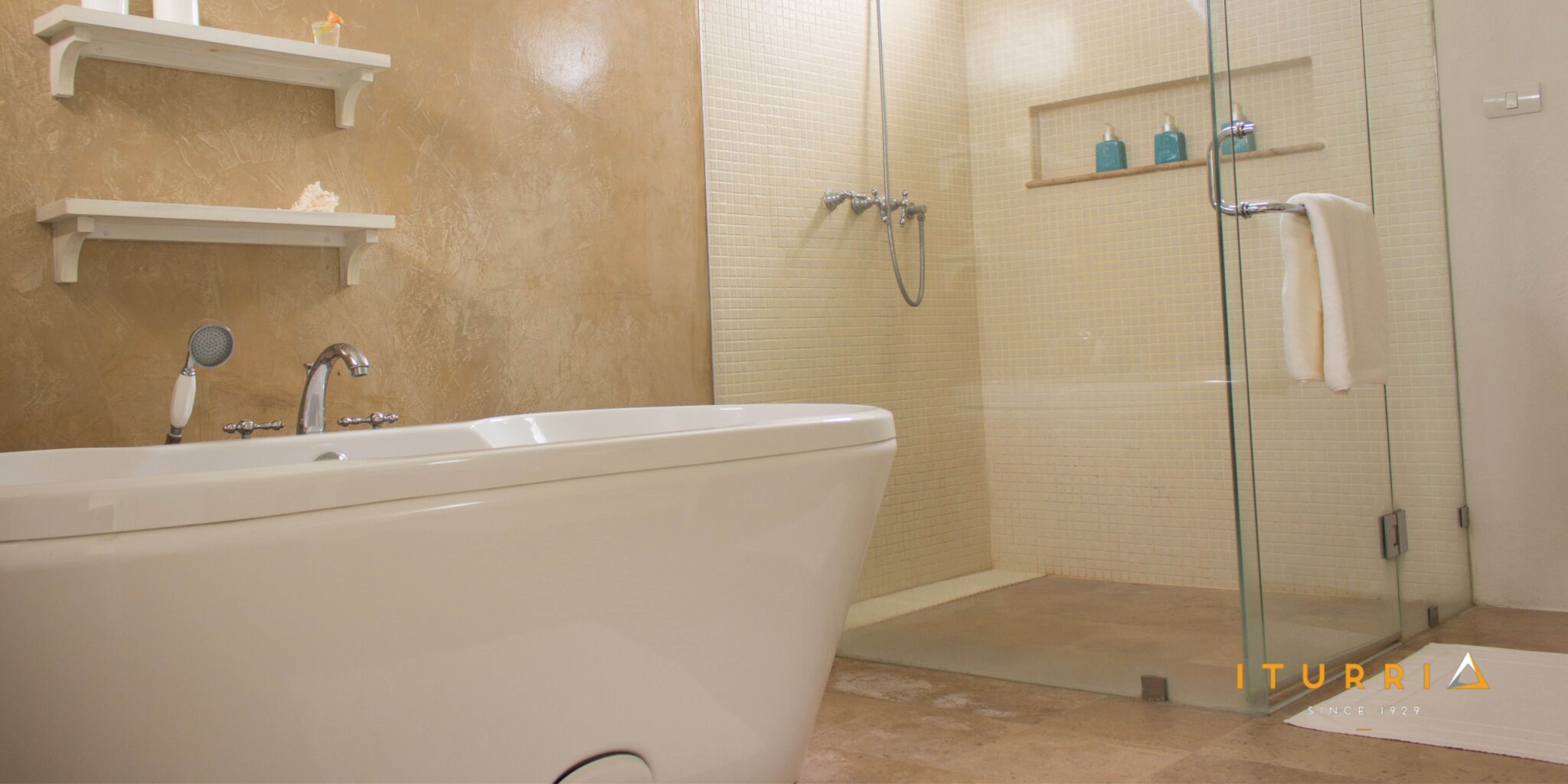 Por qué colocar un plato de ducha en tu cuarto de baño - Iturria
